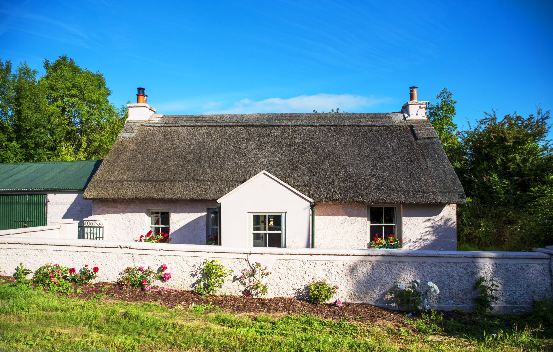 Thatching at Killee Cottage - Irish Landmark Trust